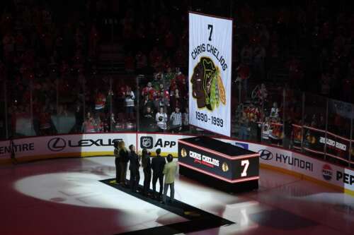 Chelios soaks up the love during jersey retirement ceremony